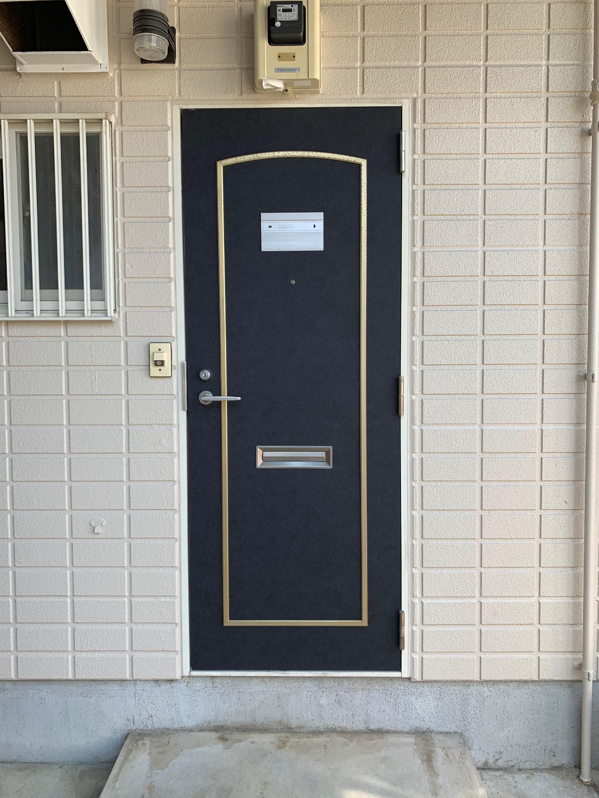 西東京市ひばりが丘のリフォームなら河村/1日でできる玄関ドアリフォーム ①アパートの玄関